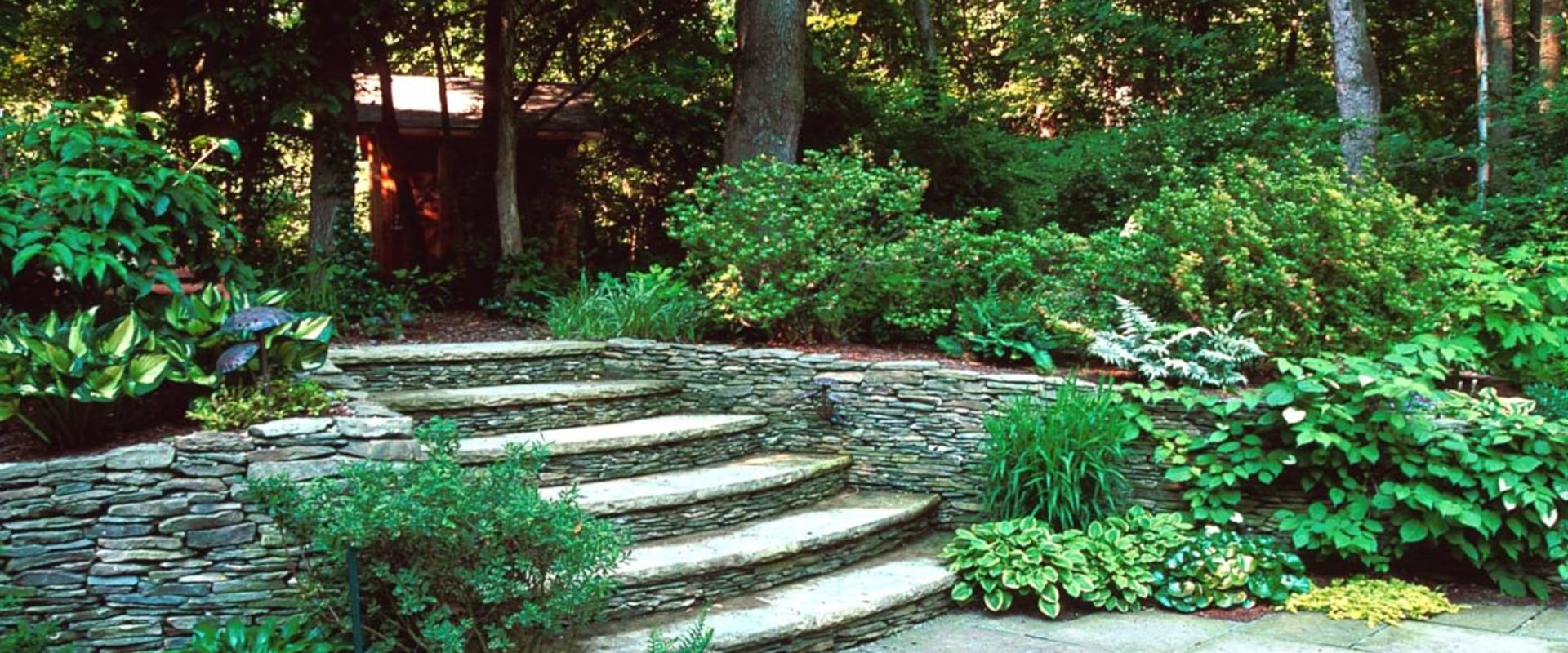How to Create a Stunning Hardscape for Your Home